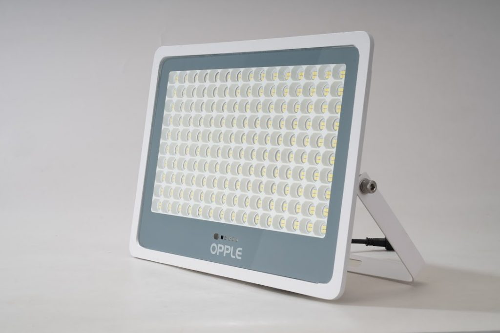 LED Solar Floodlight E2 - Opple Lighting MEA